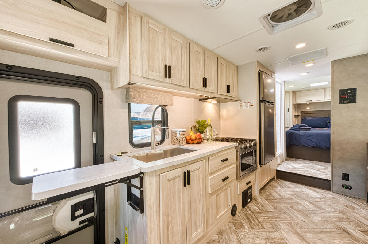 Class C 29-31' (R) | Road Bear RV | USA